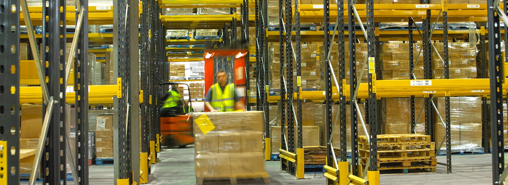 Standard Adjustable Pallet Racking - Wide Aisle - T2 Storage Solutions